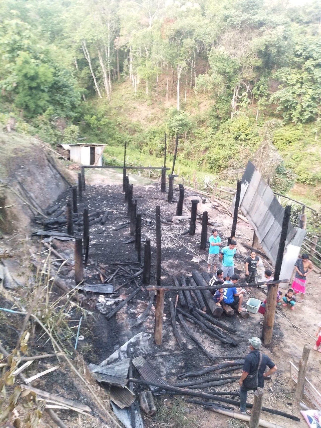 ขอรับบริจาค ! ช่วยครอบครัวผู้ประสบภัยไฟไหม้บ้าน ที่ อ.อมก๋อย - Chiang ...