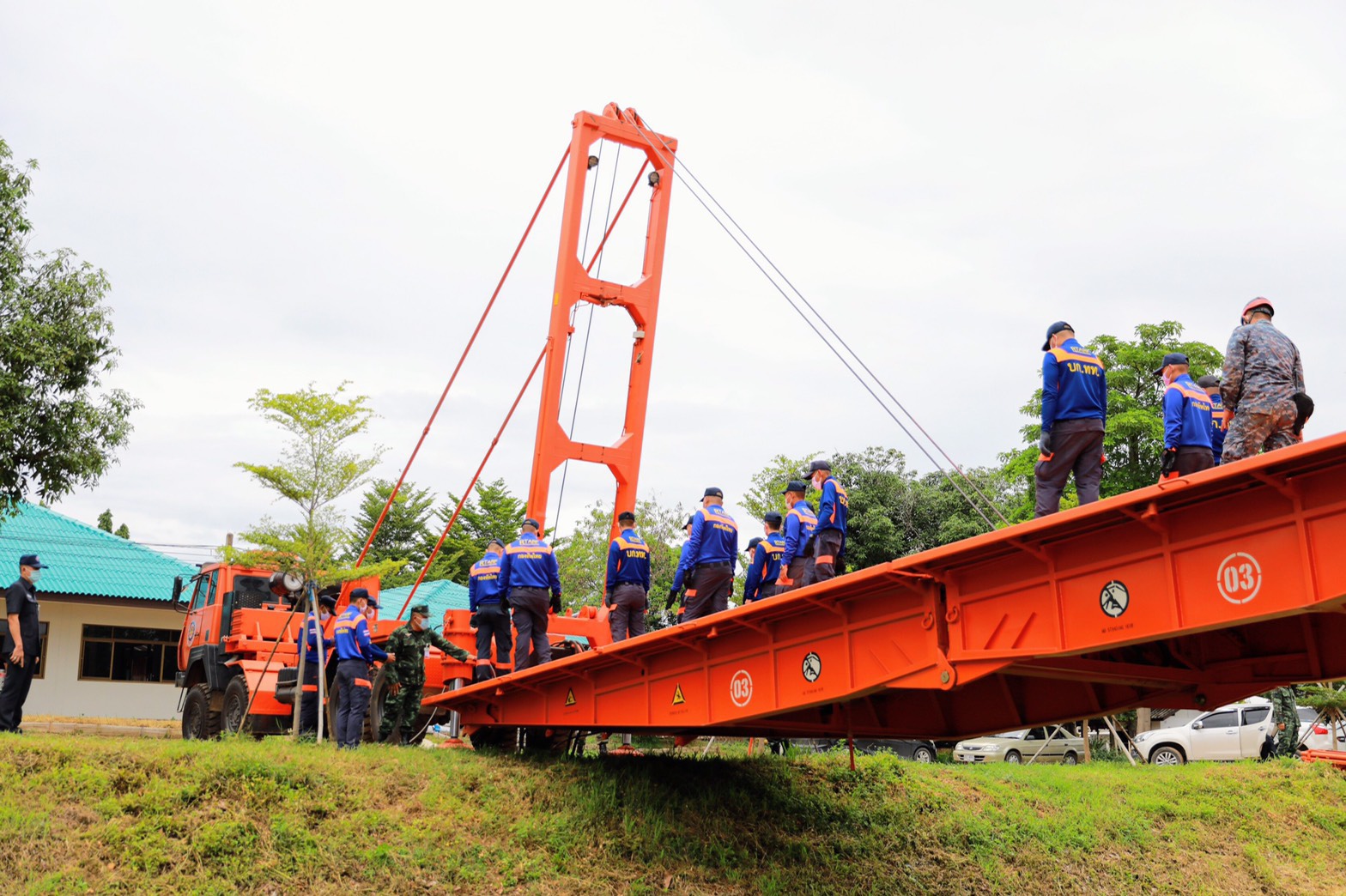 ผอ.สนภ.3 นทพ. ตรวจเยี่ยมการฝึกวางสะพานเครื่องหนุนมั่น Modular Fast ...