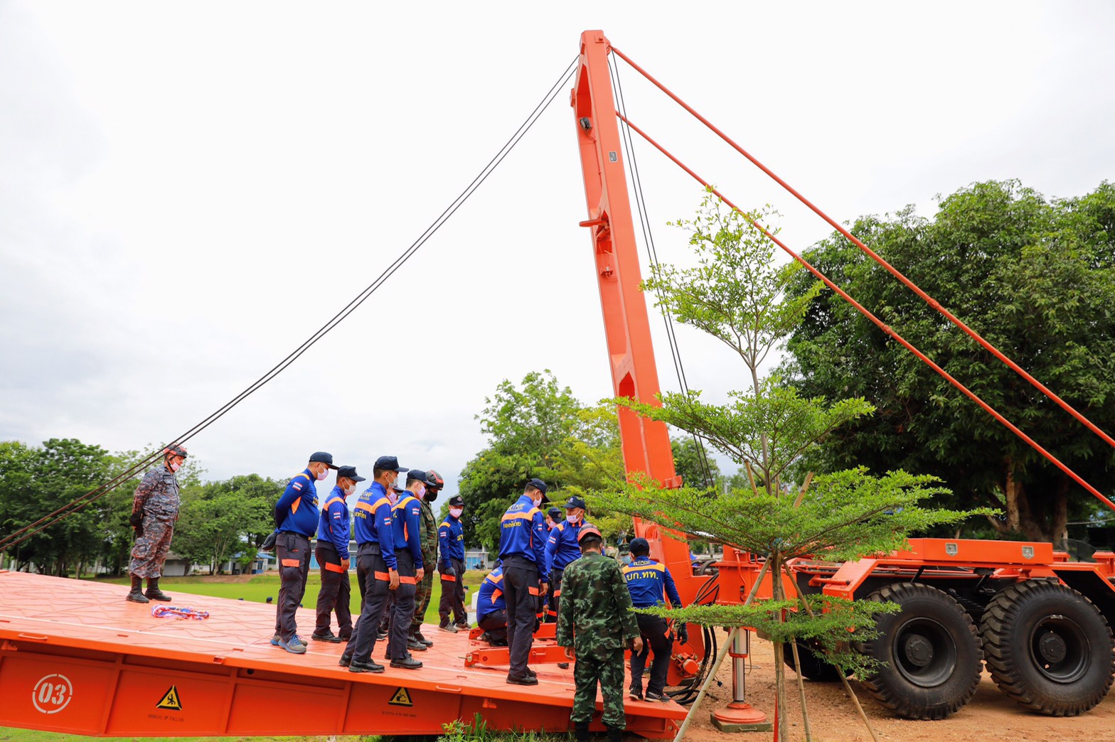 ผอ.สนภ.3 นทพ. ตรวจเยี่ยมการฝึกวางสะพานเครื่องหนุนมั่น Modular Fast ...