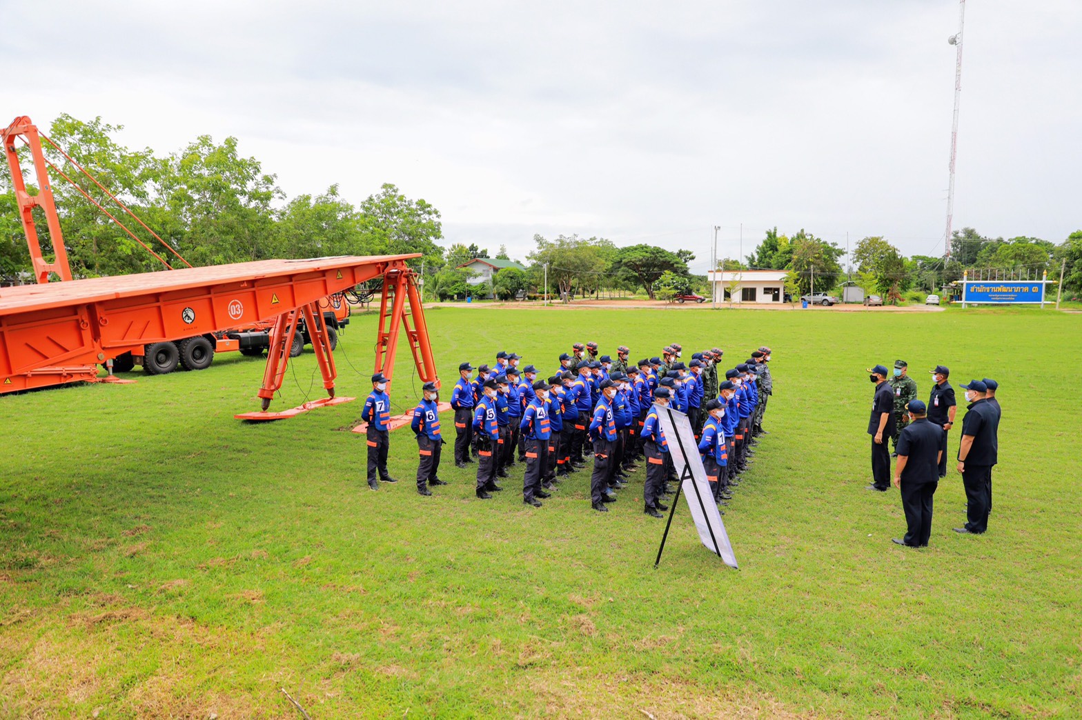 ผอ.สนภ.3 นทพ. ตรวจเยี่ยมการฝึกวางสะพานเครื่องหนุนมั่น Modular Fast ...