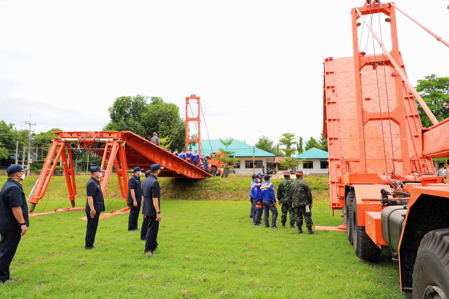 ผอ.สนภ.3 นทพ. ตรวจเยี่ยมการฝึกวางสะพานเครื่องหนุนมั่น Modular Fast ...