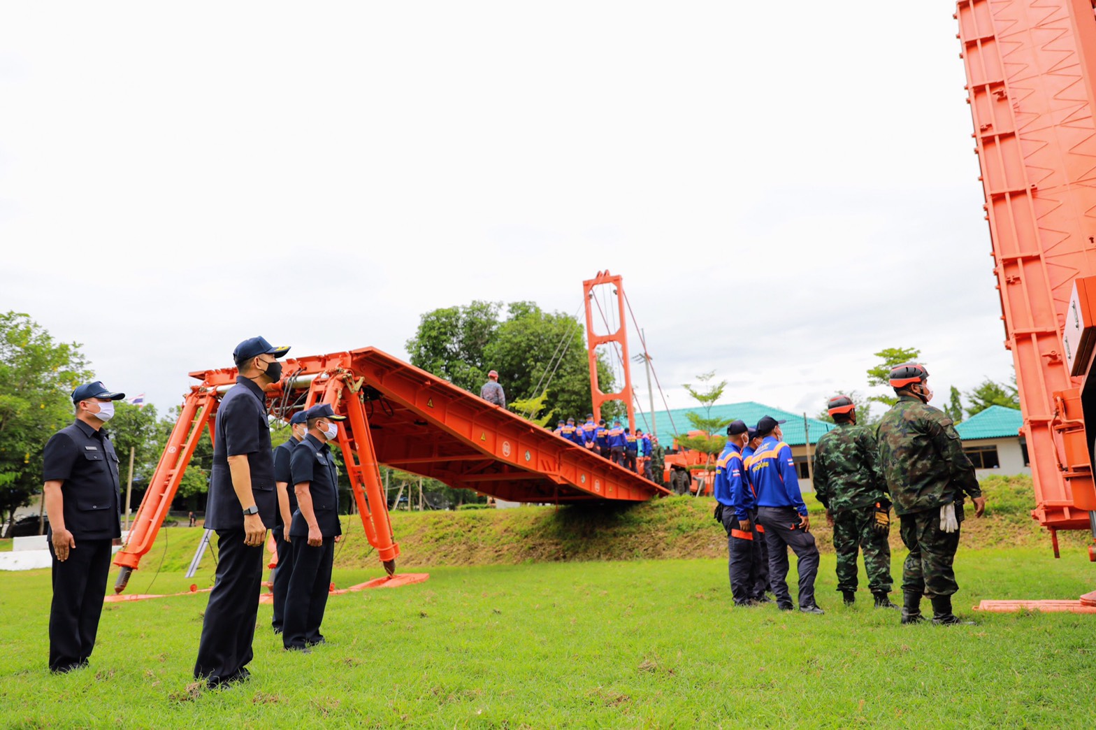 ผอ.สนภ.3 นทพ. ตรวจเยี่ยมการฝึกวางสะพานเครื่องหนุนมั่น Modular Fast ...