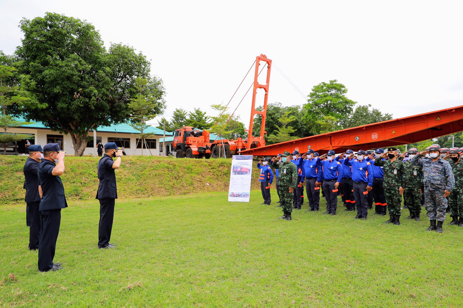 ผอ.สนภ.3 นทพ. ตรวจเยี่ยมการฝึกวางสะพานเครื่องหนุนมั่น Modular Fast ...
