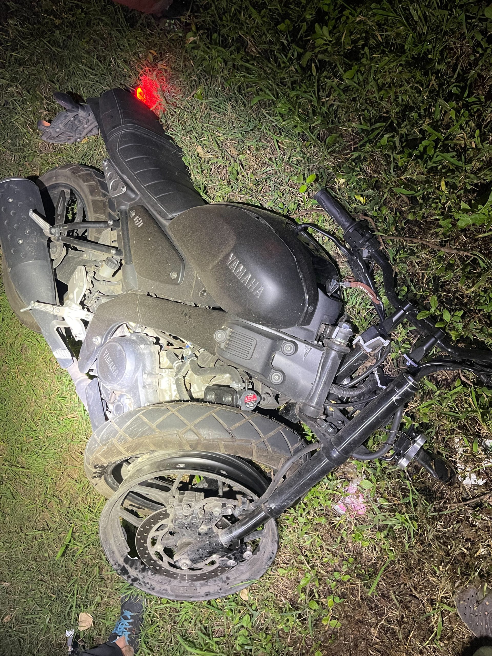 (มีคลิป) สลด จยย.ถูกชนแล้วหนี คนขับร่างกระเด็นดับกลางถนน รถพังยับ ...