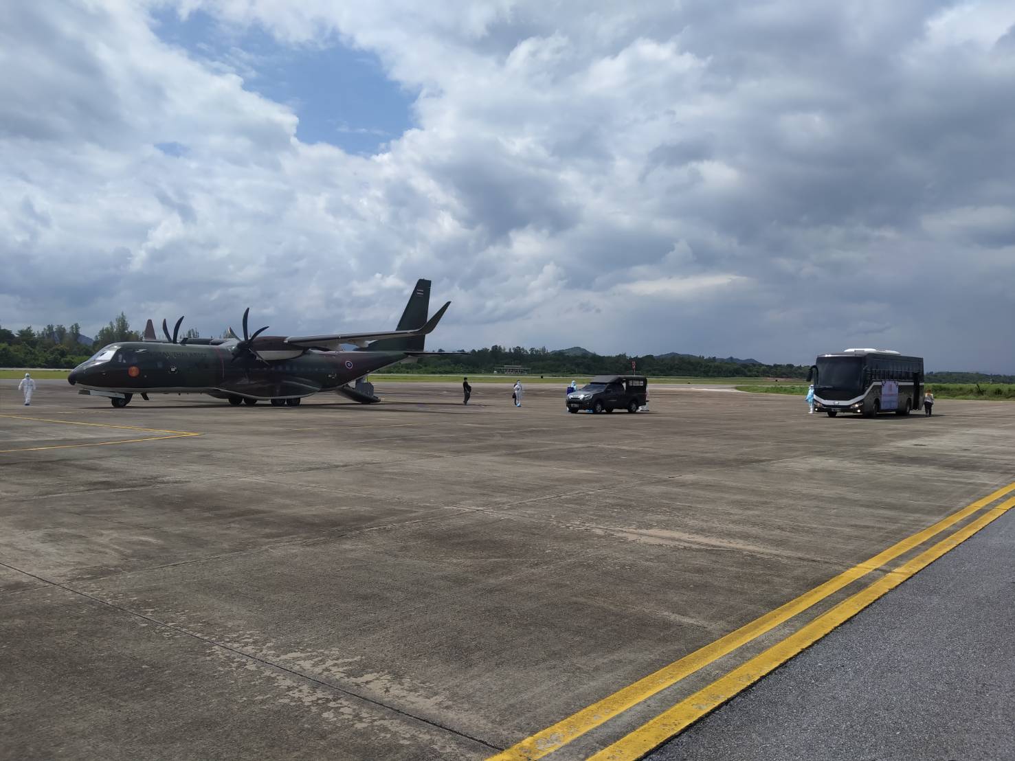 (มีคลิป) มณฑลทหารบกที่ 38 เคลื่อนย้ายผู้ป่วยโควิด-19 โดยเครื่องบิน ...