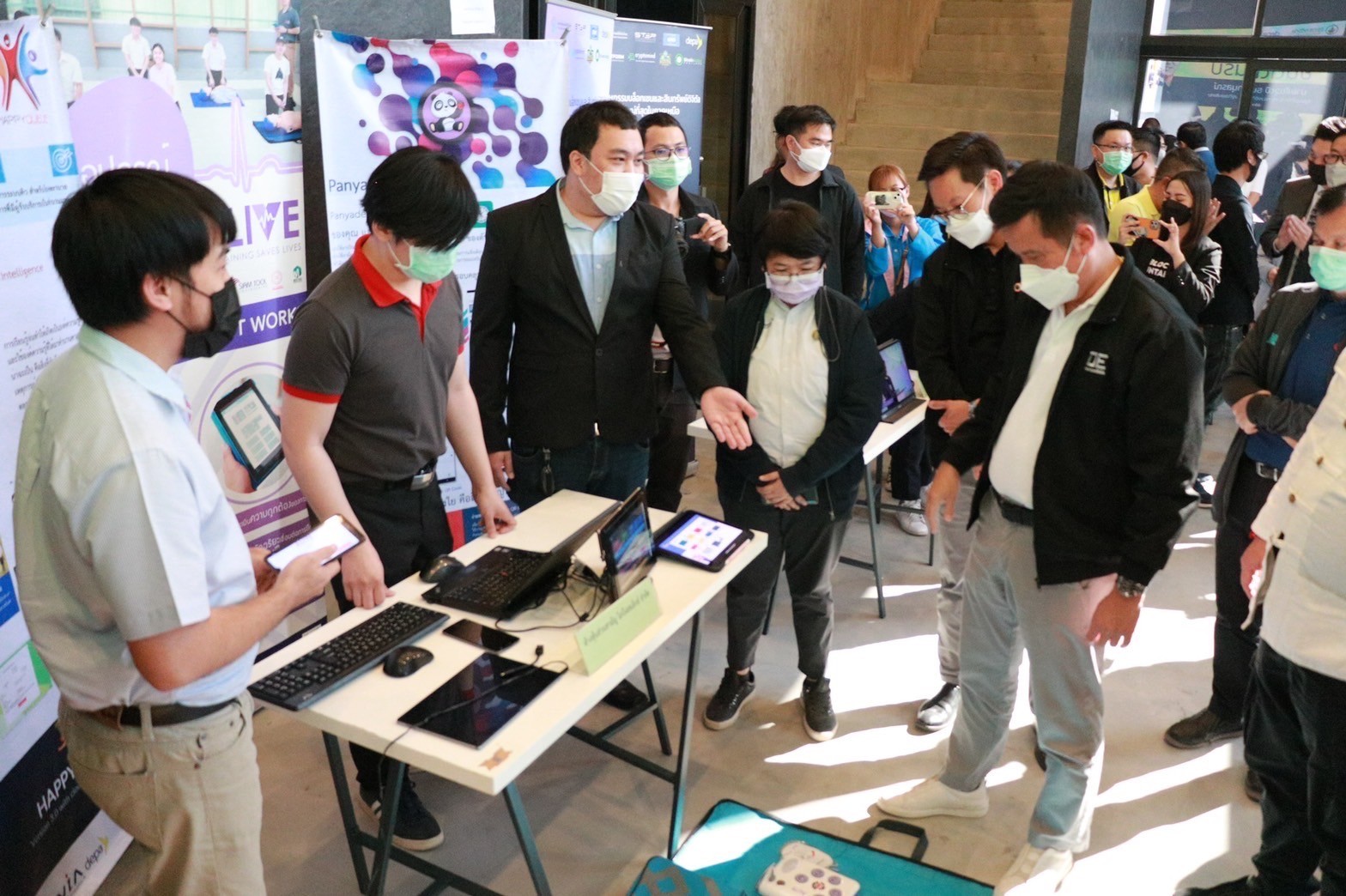 เปิดไทม์ไลน์ รมว.ดิจิทัลเพื่อเศรษฐกิจและสังคม ติดเชื้อโควิด-19 ที่ ...