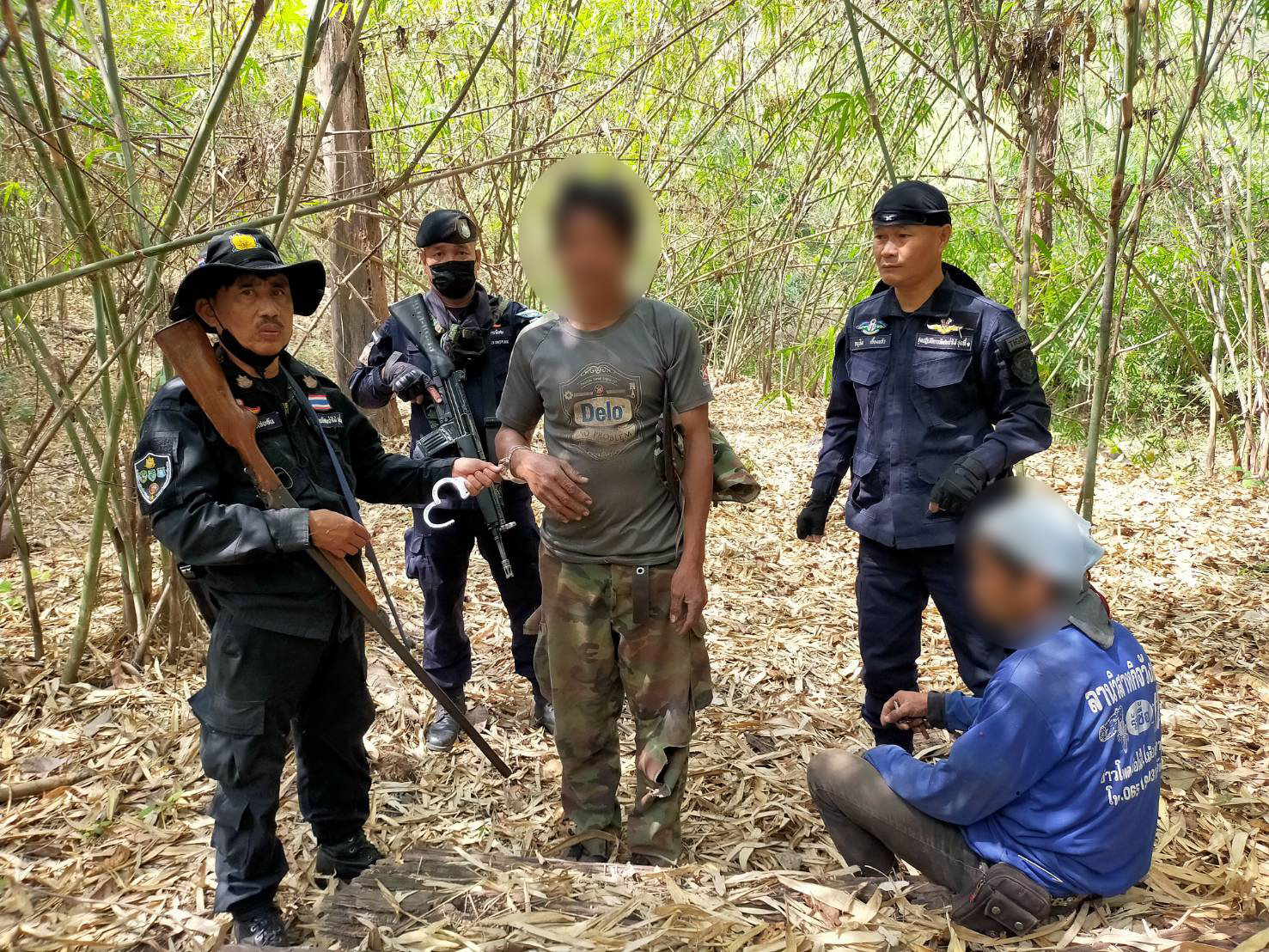 จนท.ป่าไม้ ตำรวจ สกัดจับสองมอดไม้ ขณะขนมะค่าโมงอายุกว่า 200 ปี พร้อม ...