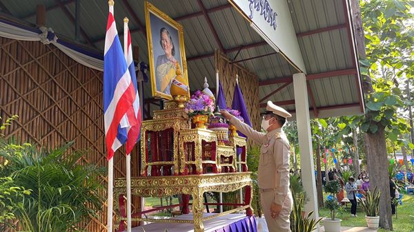 (มีคลิป) มทบ.38 เปิดตลาดนัดโครงการทหารพันธุ์ดีน่าน