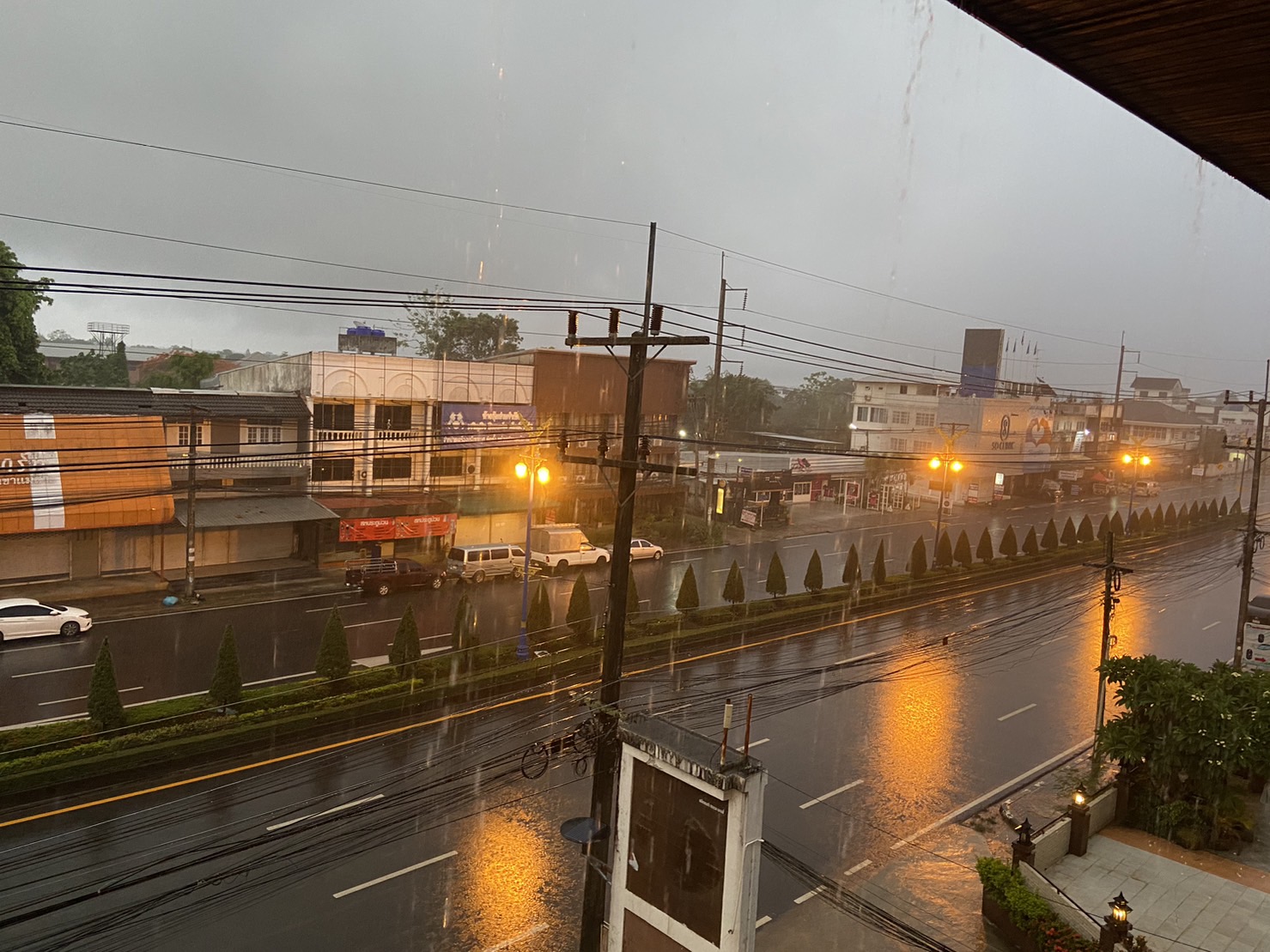 (มีคลิป) เกิดฝนตกหนัก-ฟ้าคะนองในพื้นที่ อ.แม่สาย - Chiang Mai News