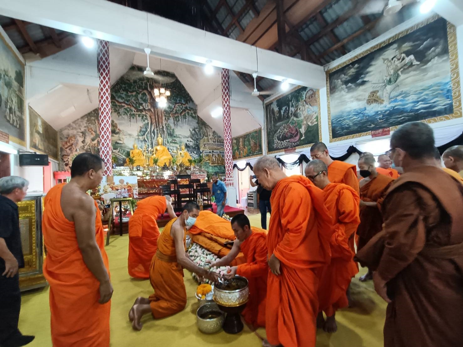 นอภ.แม่สะเรียง ร่วมขอขมา-สรงน้ำศพ เจ้าคณะอ.แม่สะเรียง - Chiang Mai News