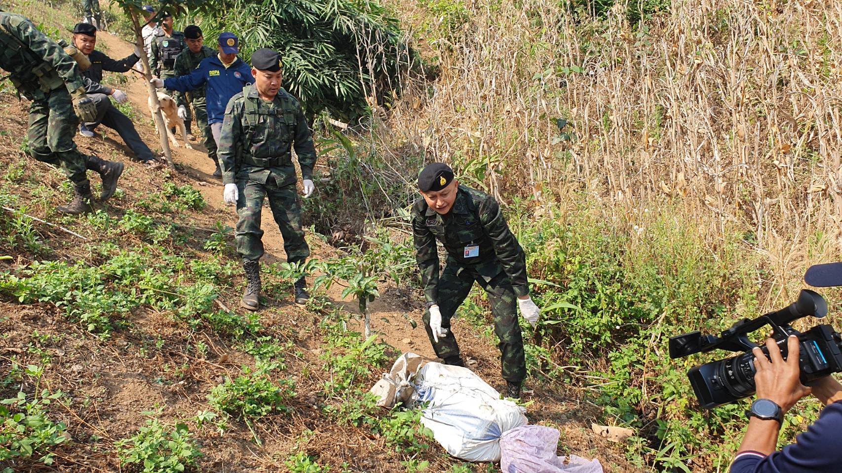 (มีคลิป) ทหารผาเมือง ปะทะ คาราวานยาเสพติดชายแดน ยึดยาบ้า 1.6 ล้านเม็ด