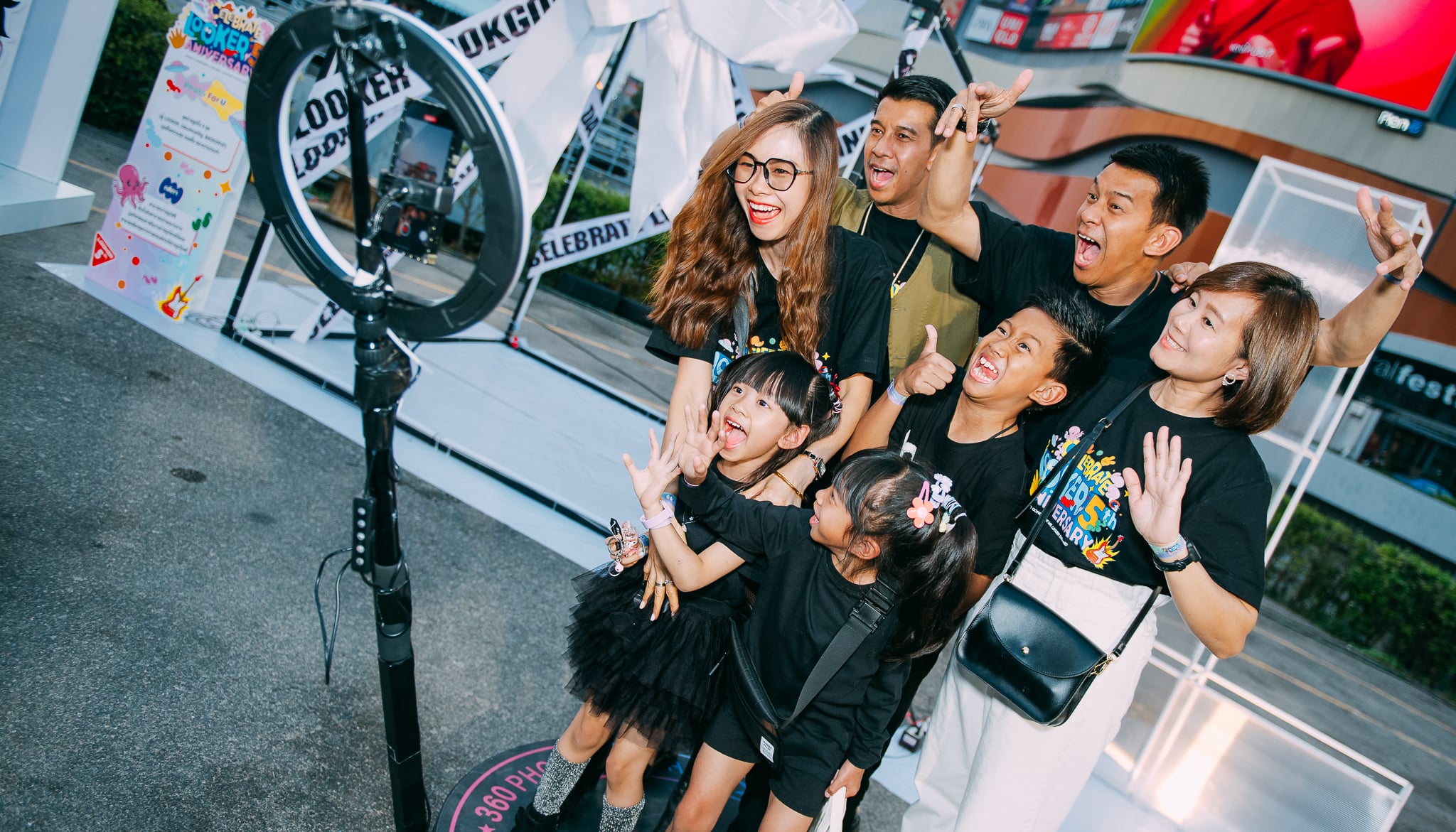 ฉลองยิ่งใหญ่ ครบรอบ 5 ปี Looker Thailand - Chiang Mai News