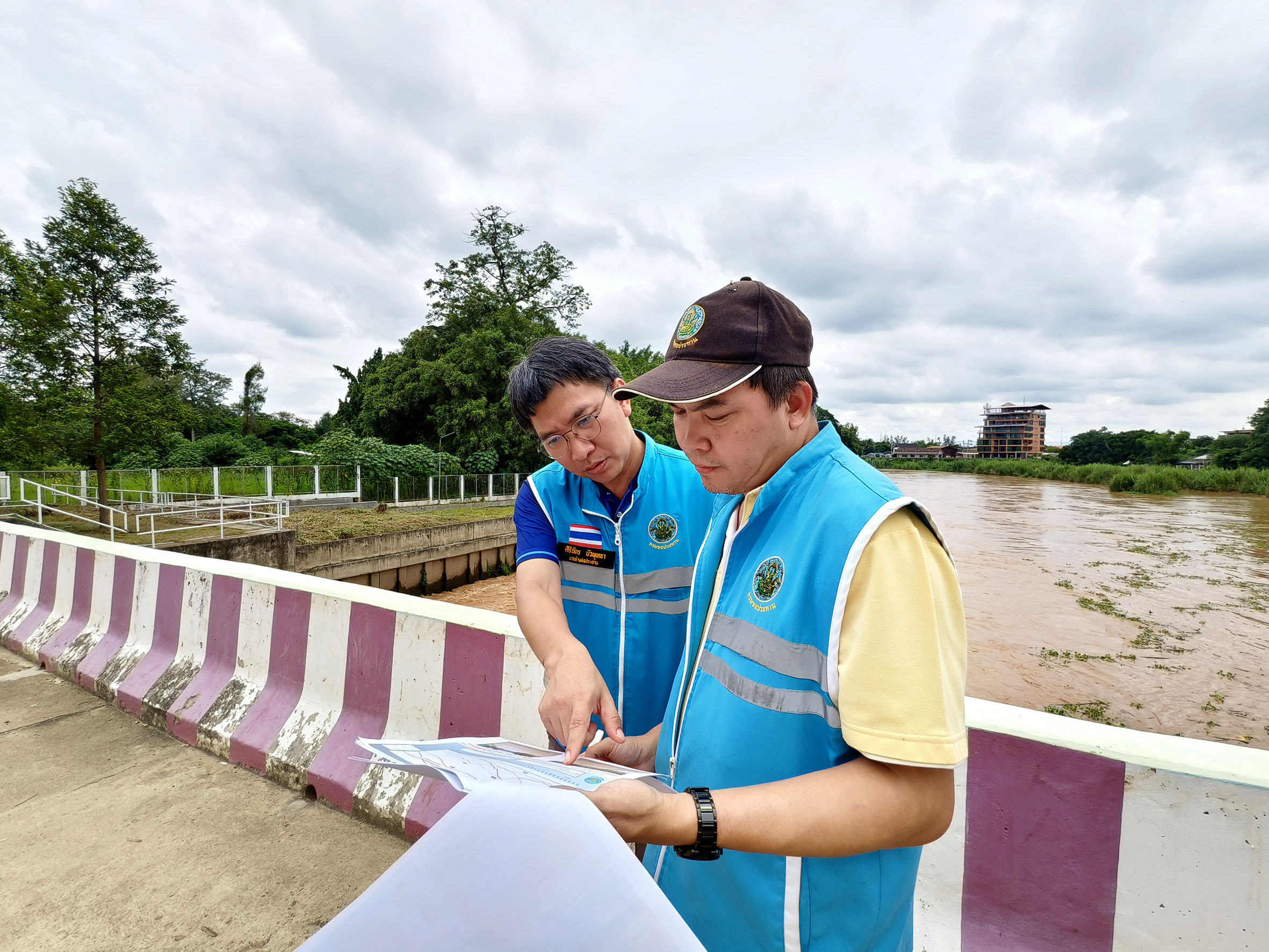 คป.เชียงใหม่แจงแก้ไขท้าย ปตร.ท่าวังตาล เร่งด่วน พร้อมนำกระสอบทราย 2 พัน ...