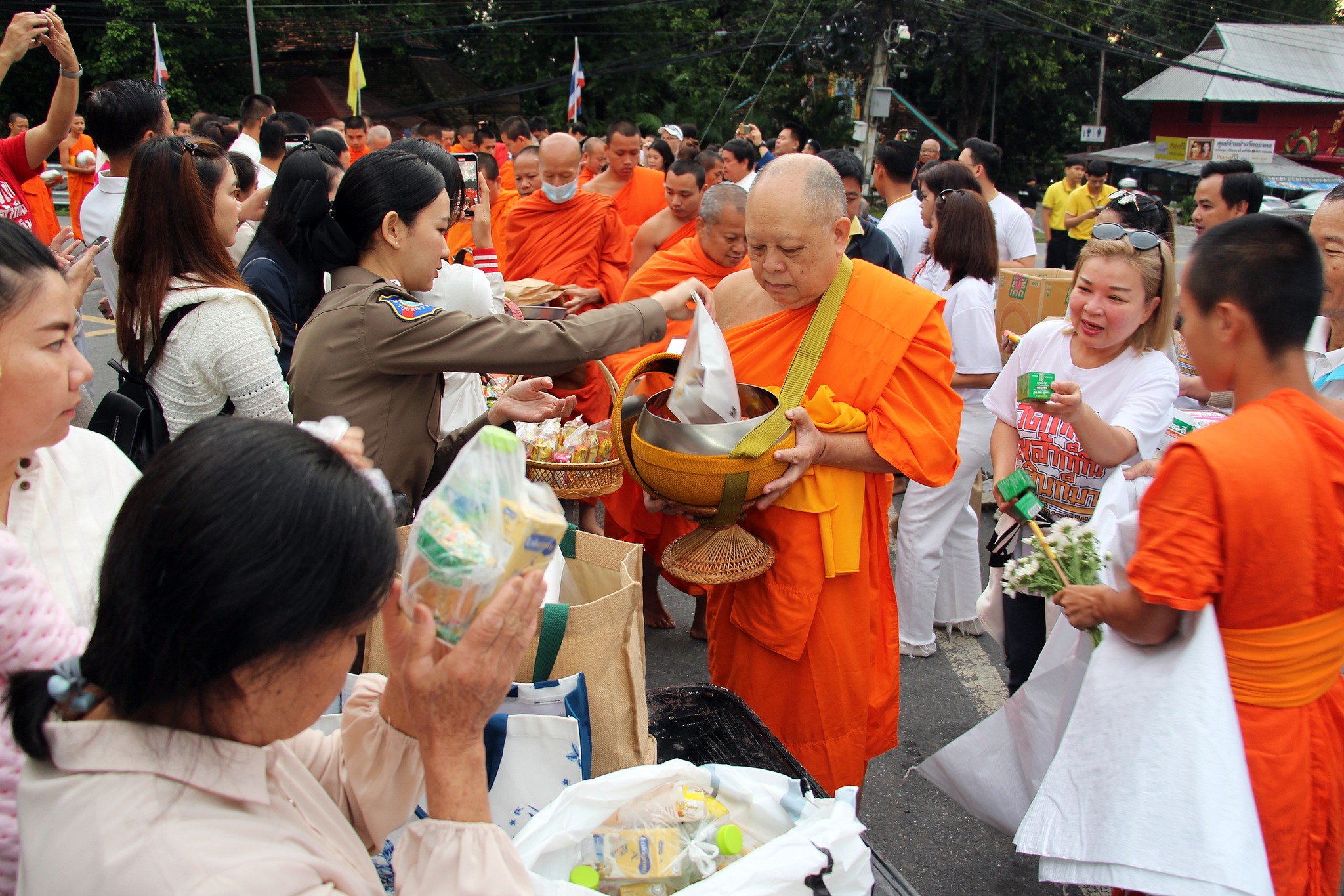 ผู้ว่าฯเชียงใหม่ นำประชาชนร่วมรำลึกครูบาเจ้าศรีวิชัยครบรอบ 90 ปี