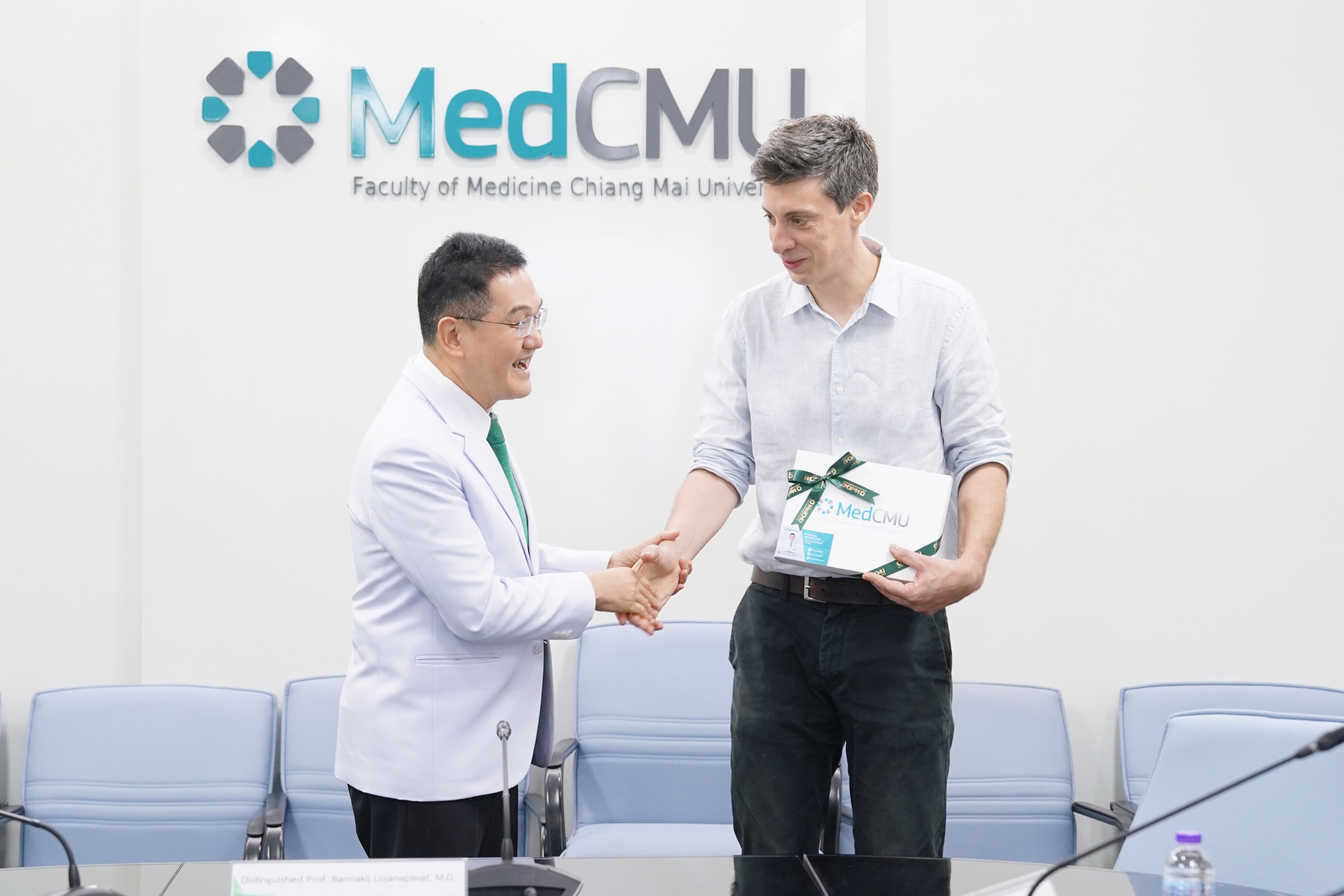 คณะแพทยศาสตร์ มช. ต้อนรับ Mr. Dimitri Geelhand