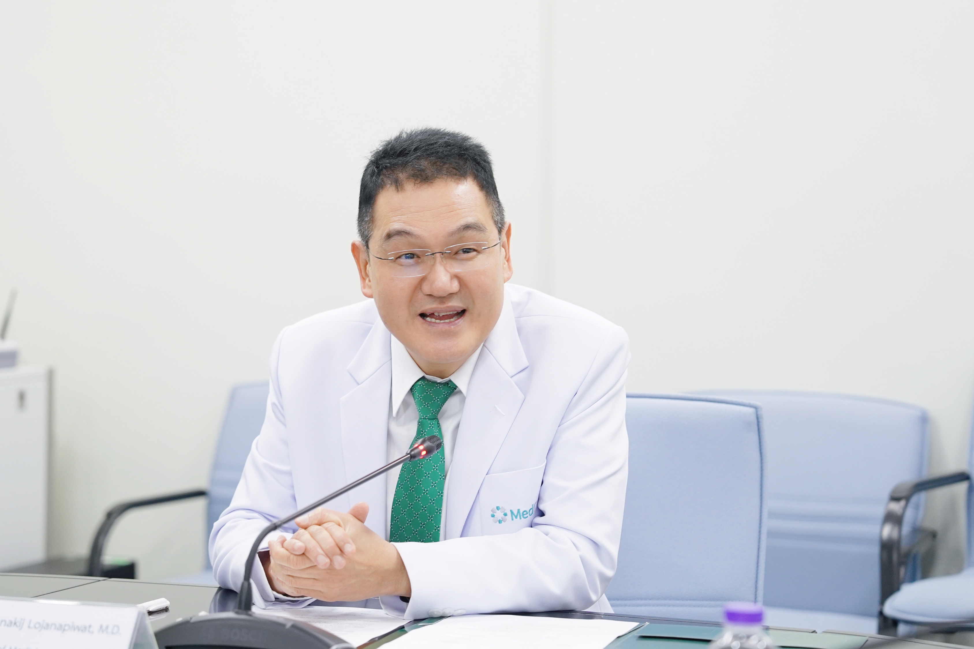 คณะแพทยศาสตร์ มช. ต้อนรับ Mr. Dimitri Geelhand