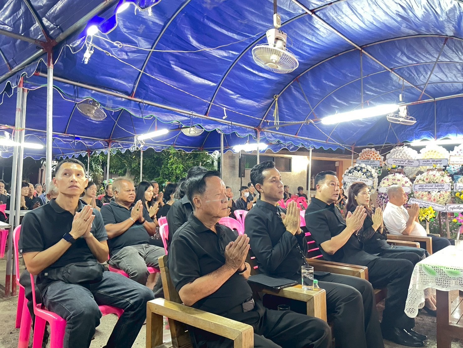 นอภ.แม่สะเรียง ร่วมพิธีสวดพระอภิธรรมศพผู้เสียชีวิตจากอุบัติเหตุรถชนที่ ...