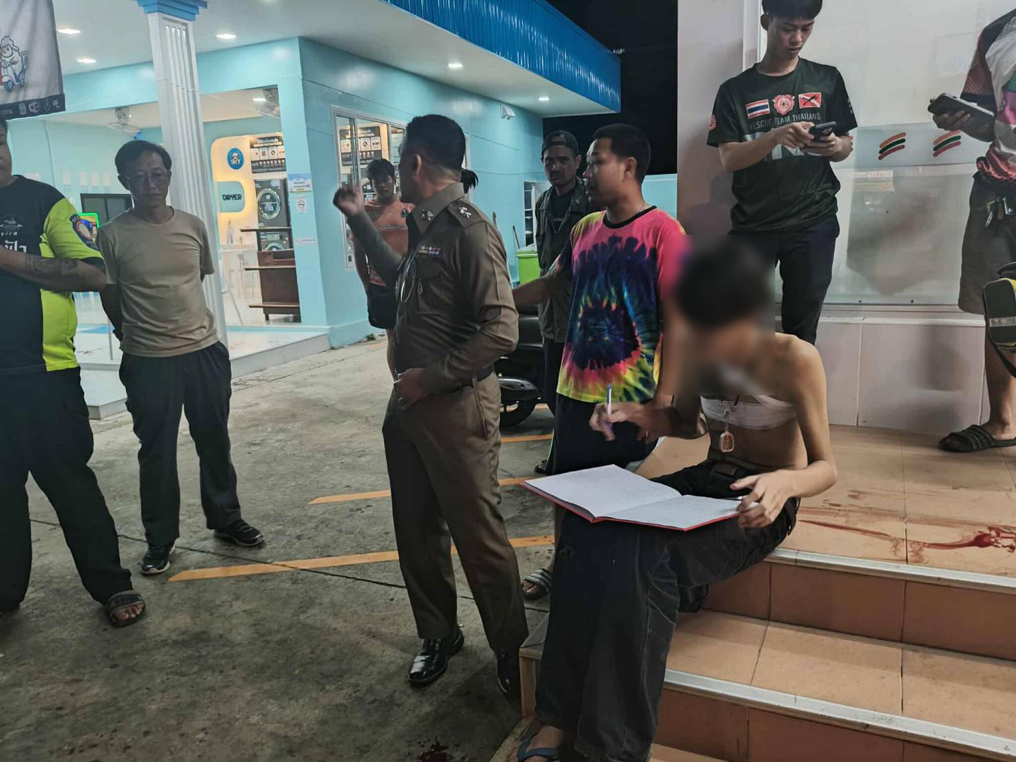 วัยรุ่น 3 คนถูกทำร้ายร่างกาย หนึ่งในนั้นถูกฟันข้อมือขาด ตร.เร่งติดตาม ...